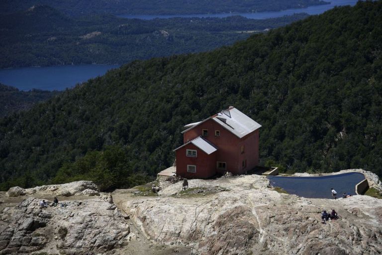 Conocé el Refugio López, ubicado en medio de la montaña y dueño de ...