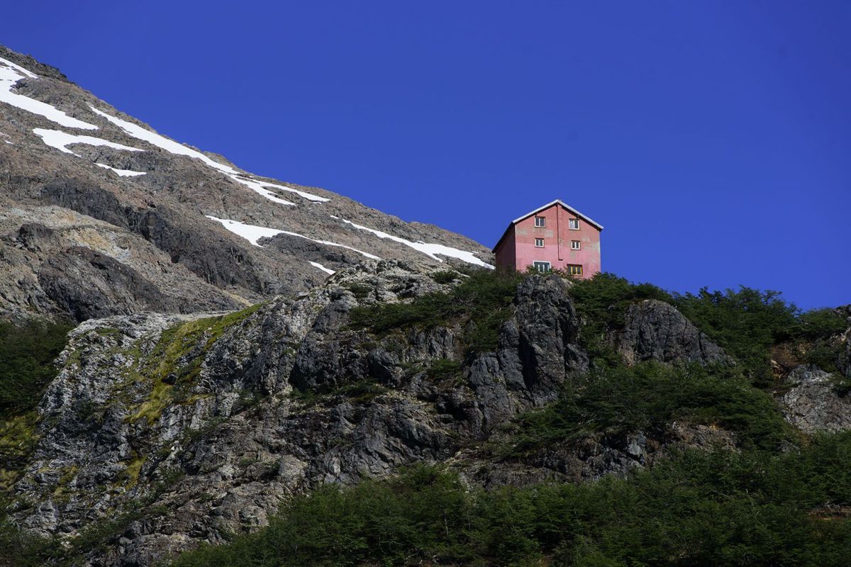 Conocé el Refugio López, ubicado en medio de la montaña y dueño de ...
