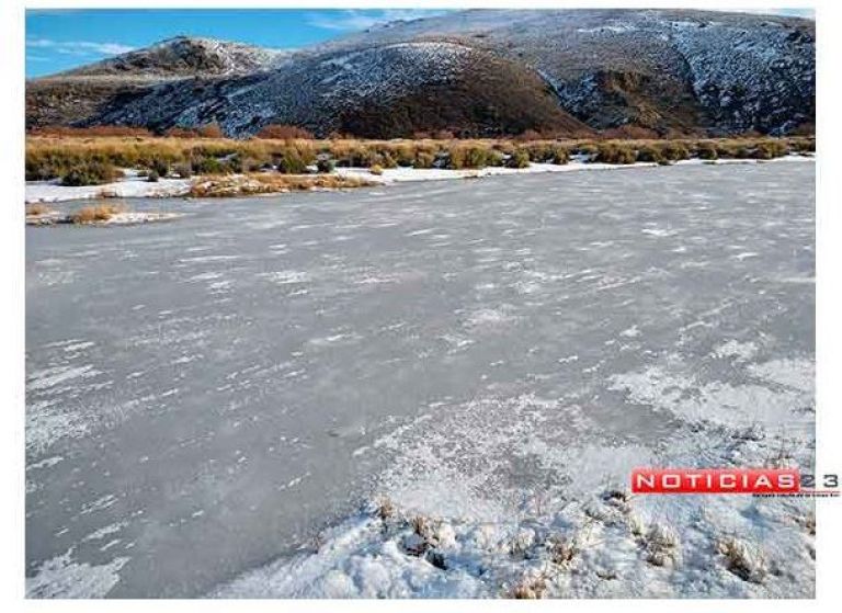 Temperaturas bajo cero: se congeló el río Pichi Leufu | ANB :: Agencia ...